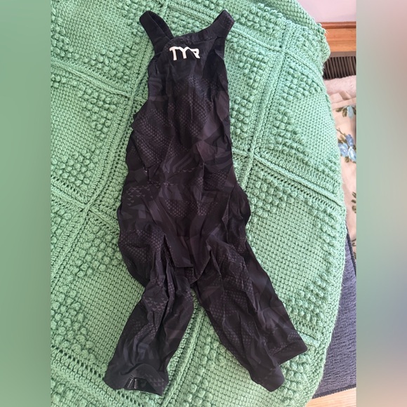 TYR | Swim | Womens Tyr Avictor Black Fastskin Size 26 | Poshmark